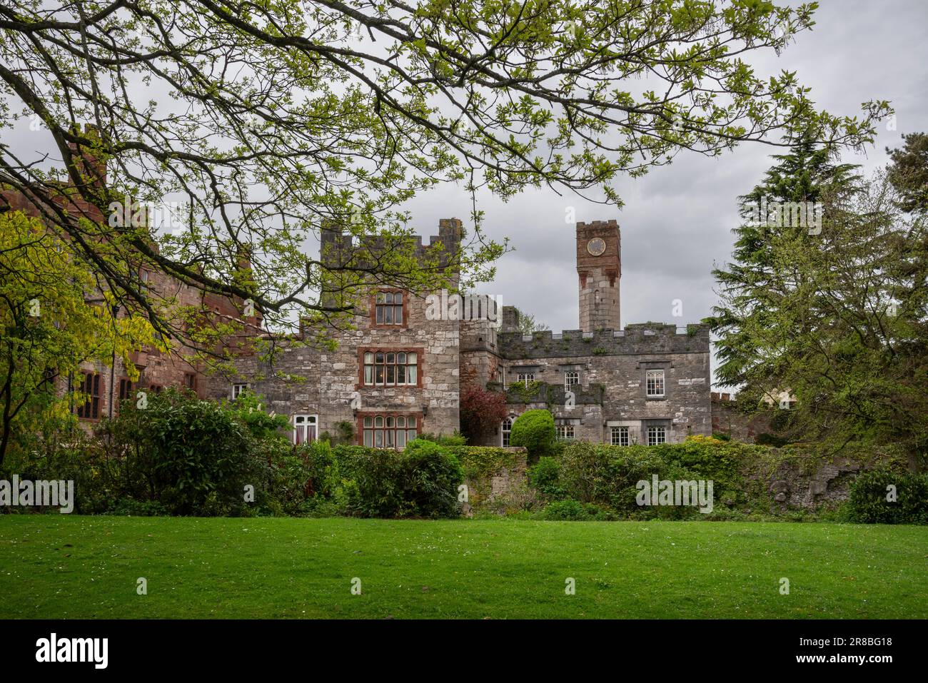Ruthin Castle (Castell Rhuthun) hotel in the town of Ruthin in the Vale ...