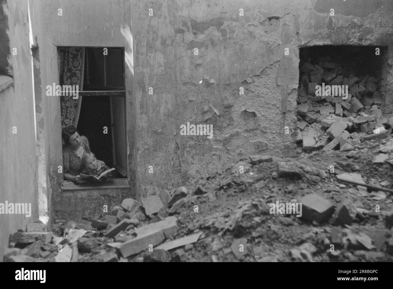 Bombed out house hi-res stock photography and images - Alamy