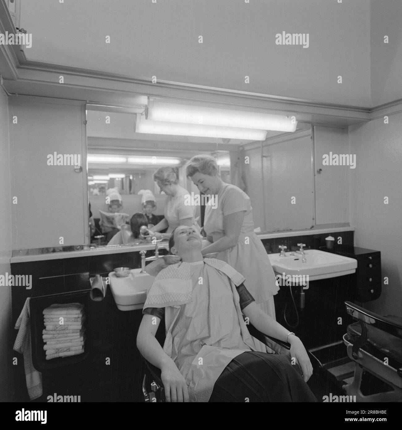1960 hair styles hi-res stock photography and images - Alamy