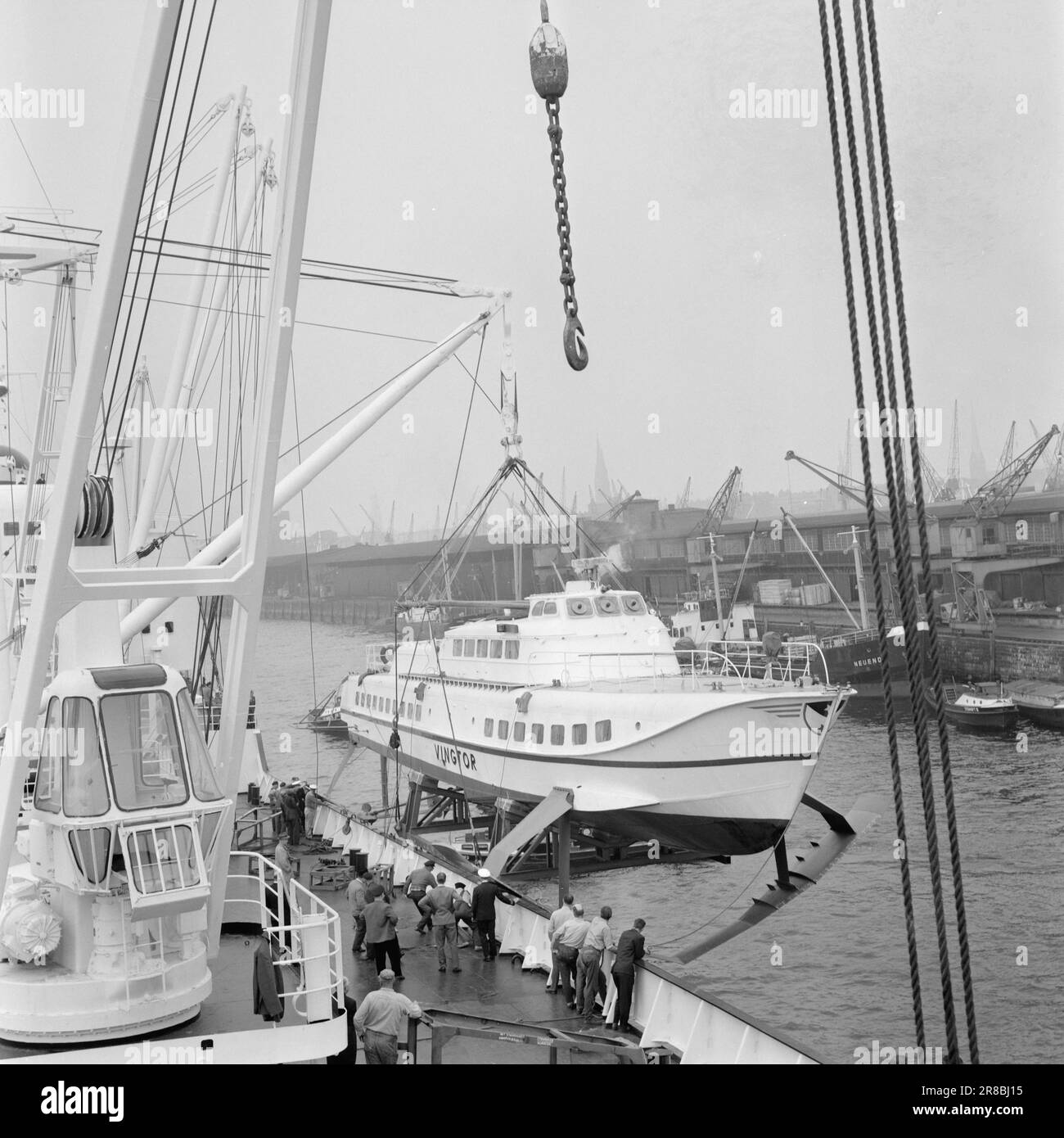 Current 26-4-1960: Water under the wings Norway's first hydrofoil boat ...