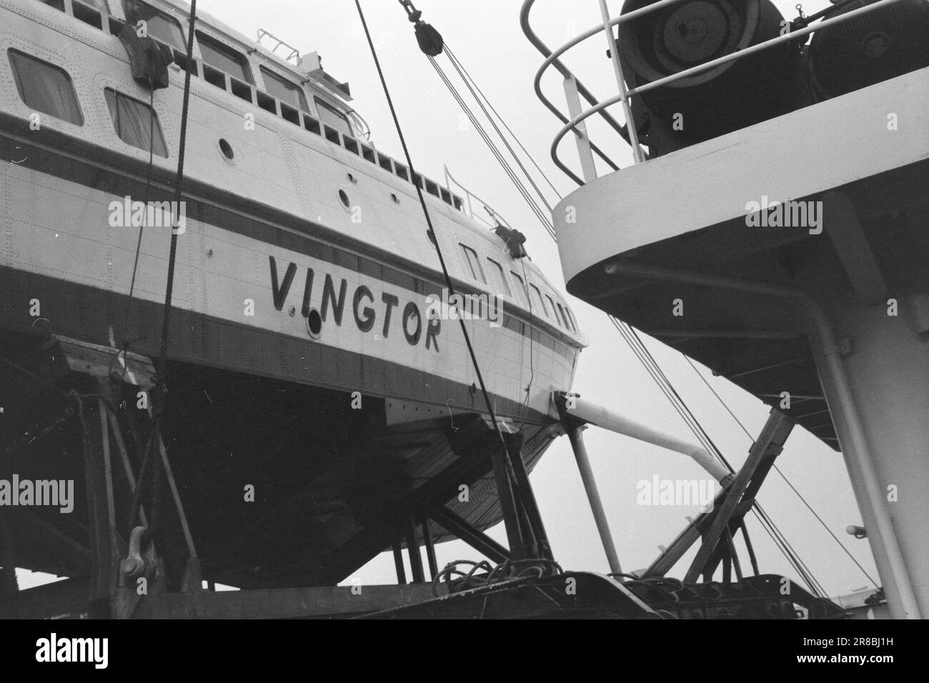 Current 26-4-1960: Water under the wings Norway's first hydrofoil boat ...