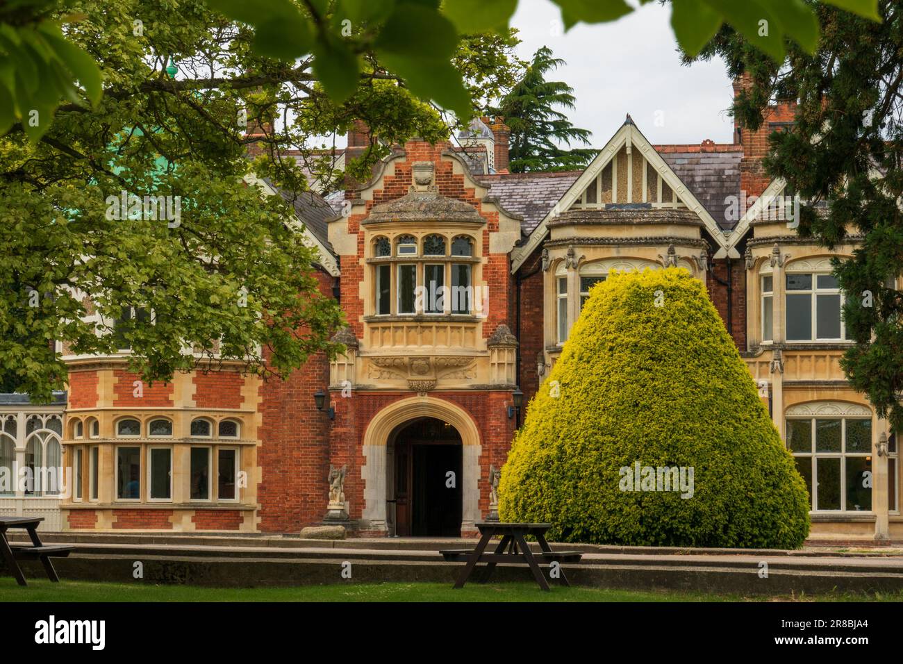 Bletchley park mansion house hi-res stock photography and images - Alamy