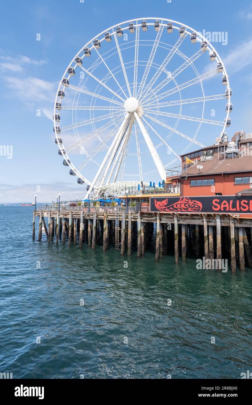 The Seattle Great Wheel on Pier 57 looking north, Seattle, USA Stock ...