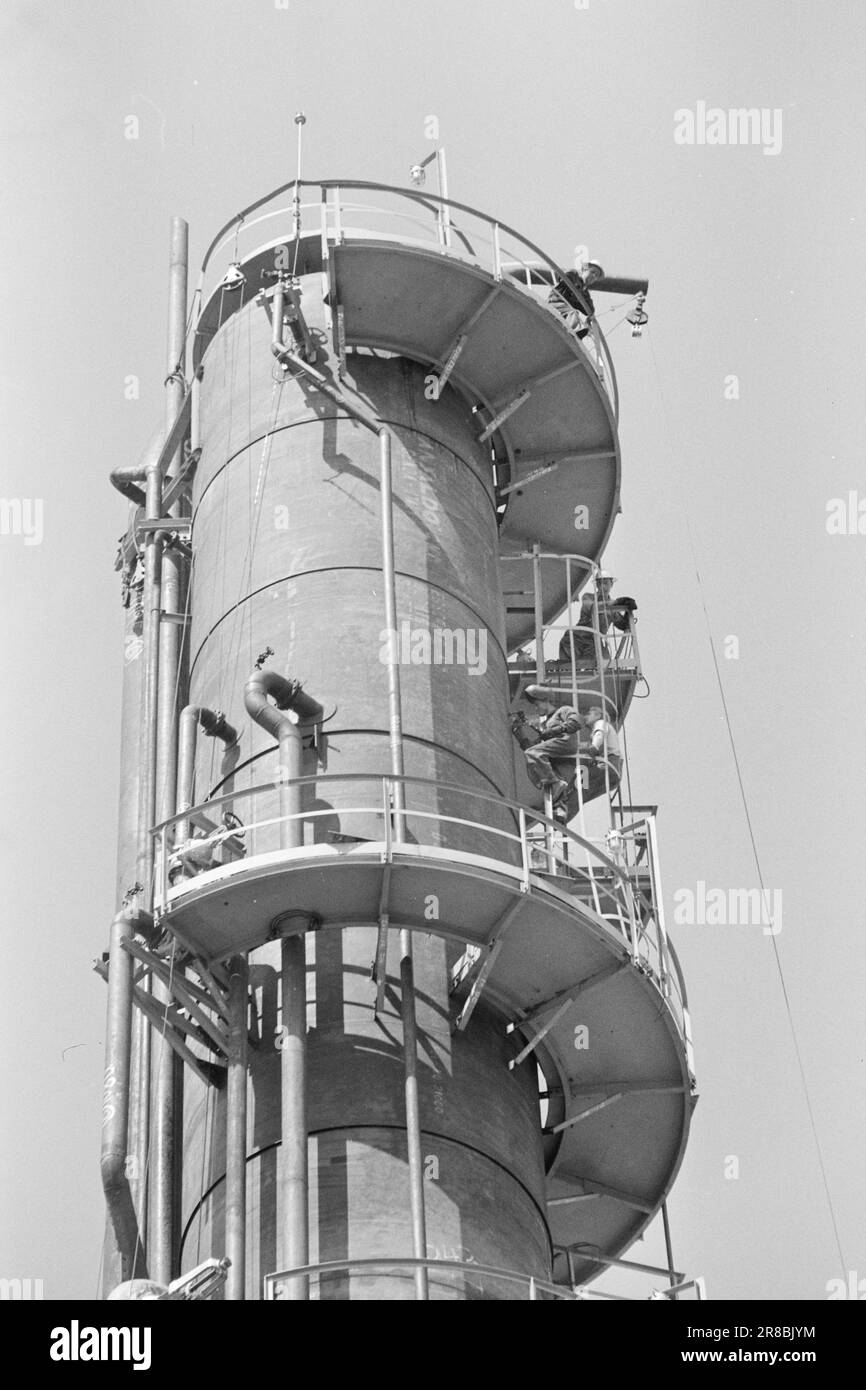 Current 30-4-1960: Norwegian Venezuela. Norway's first oil refinery is ...