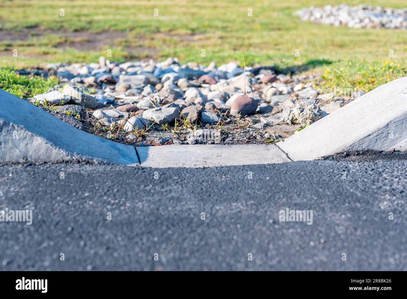 Curb separation hi-res stock photography and images - Alamy