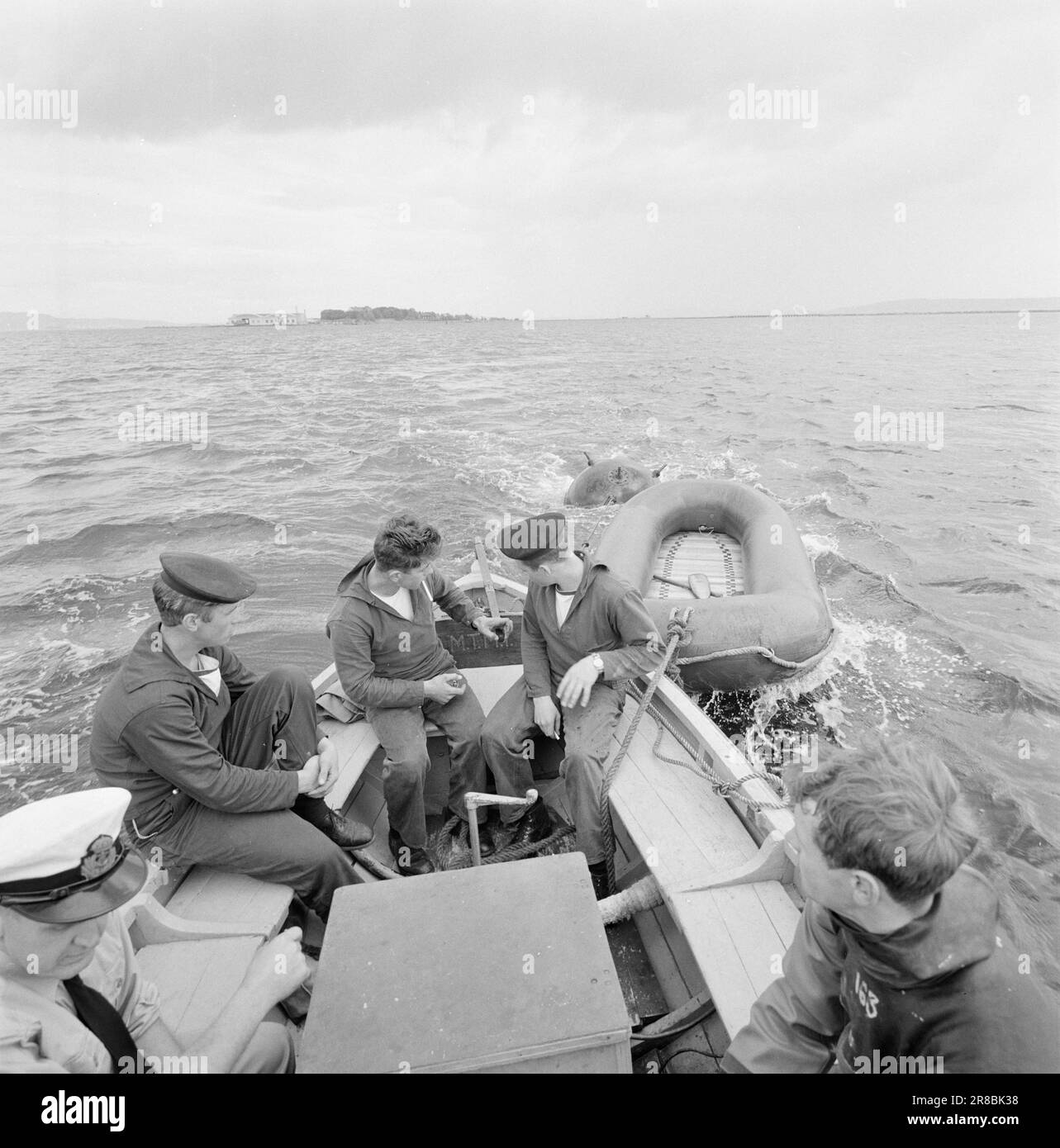Current 33-4-1960: A horn mine is mined Mines from the war years still ...
