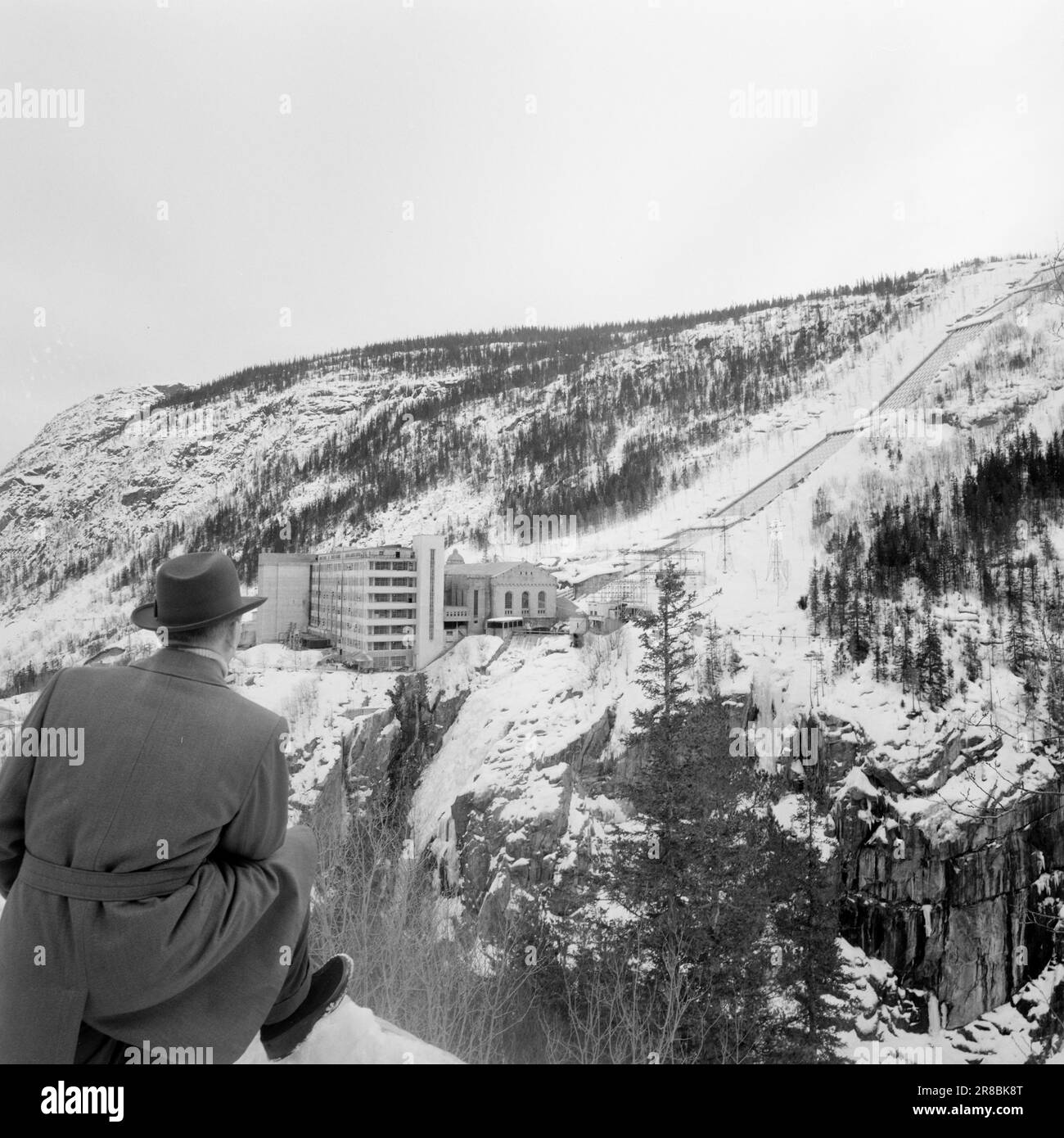 Current 14 10 1960 Norsk Hydro A Working Day Is Over A New One Has current-14-10-1960-norsk-hydro-a-working-day-is-over-a-new-one-has