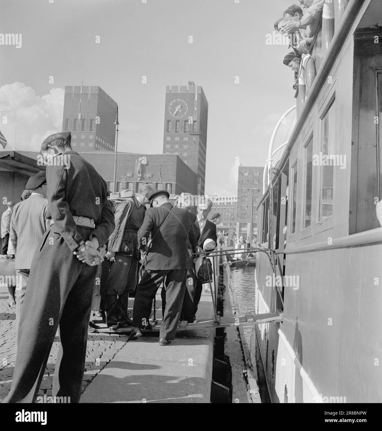 Actual 16-1950: The fjord's included swans.Steamboats in the Oslofjord ...