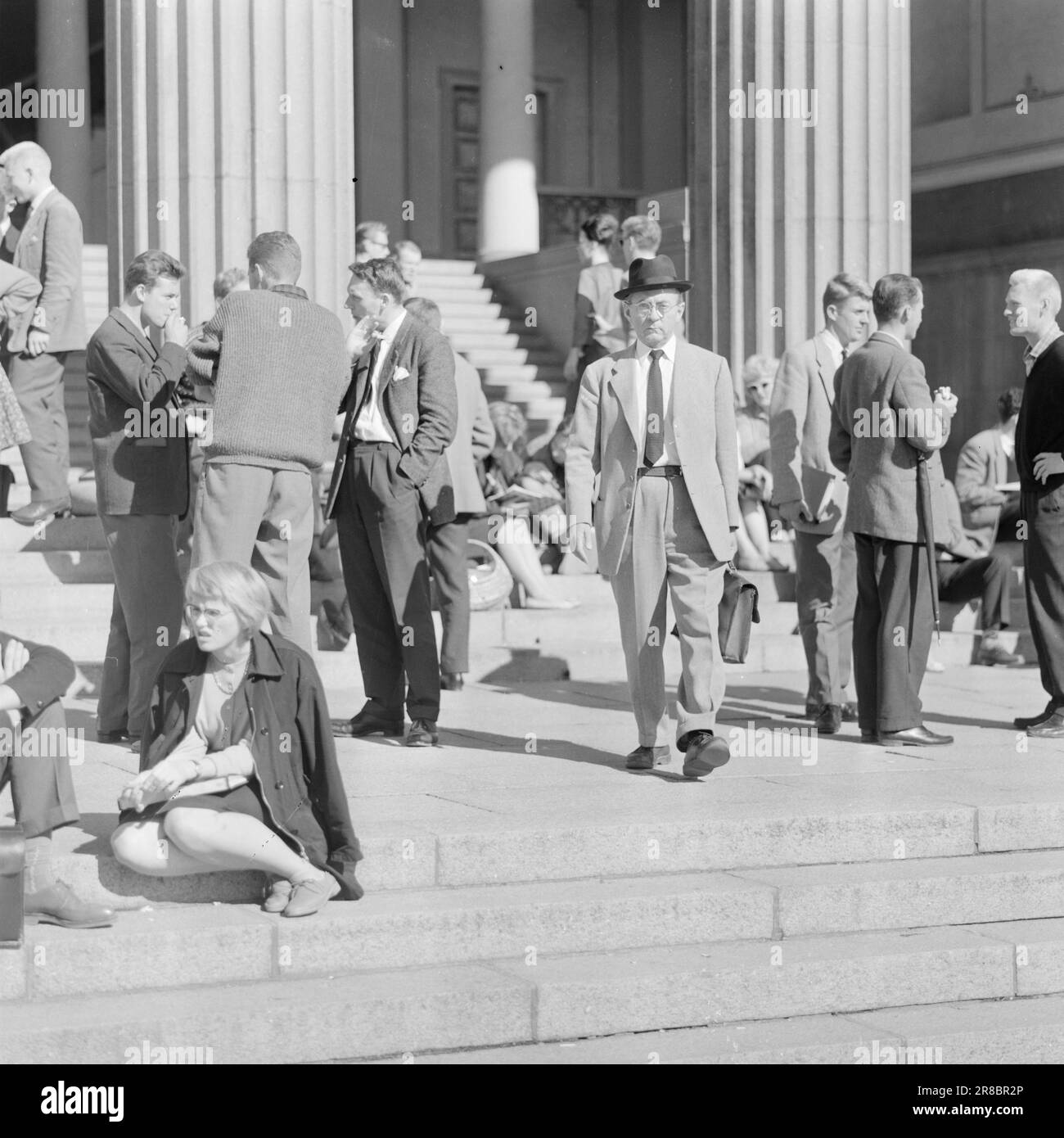 Current 40-1-1960: Professor becomes student A 56-year-old professor in ...