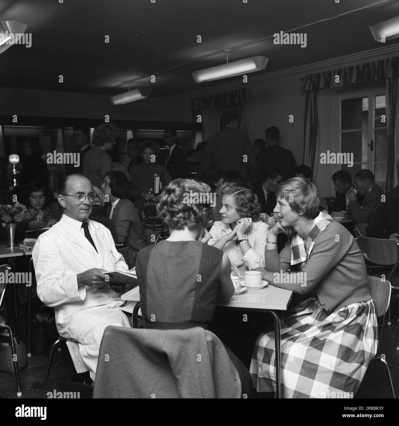 Current 40-1-1960: Professor becomes student A 56-year-old professor in ...