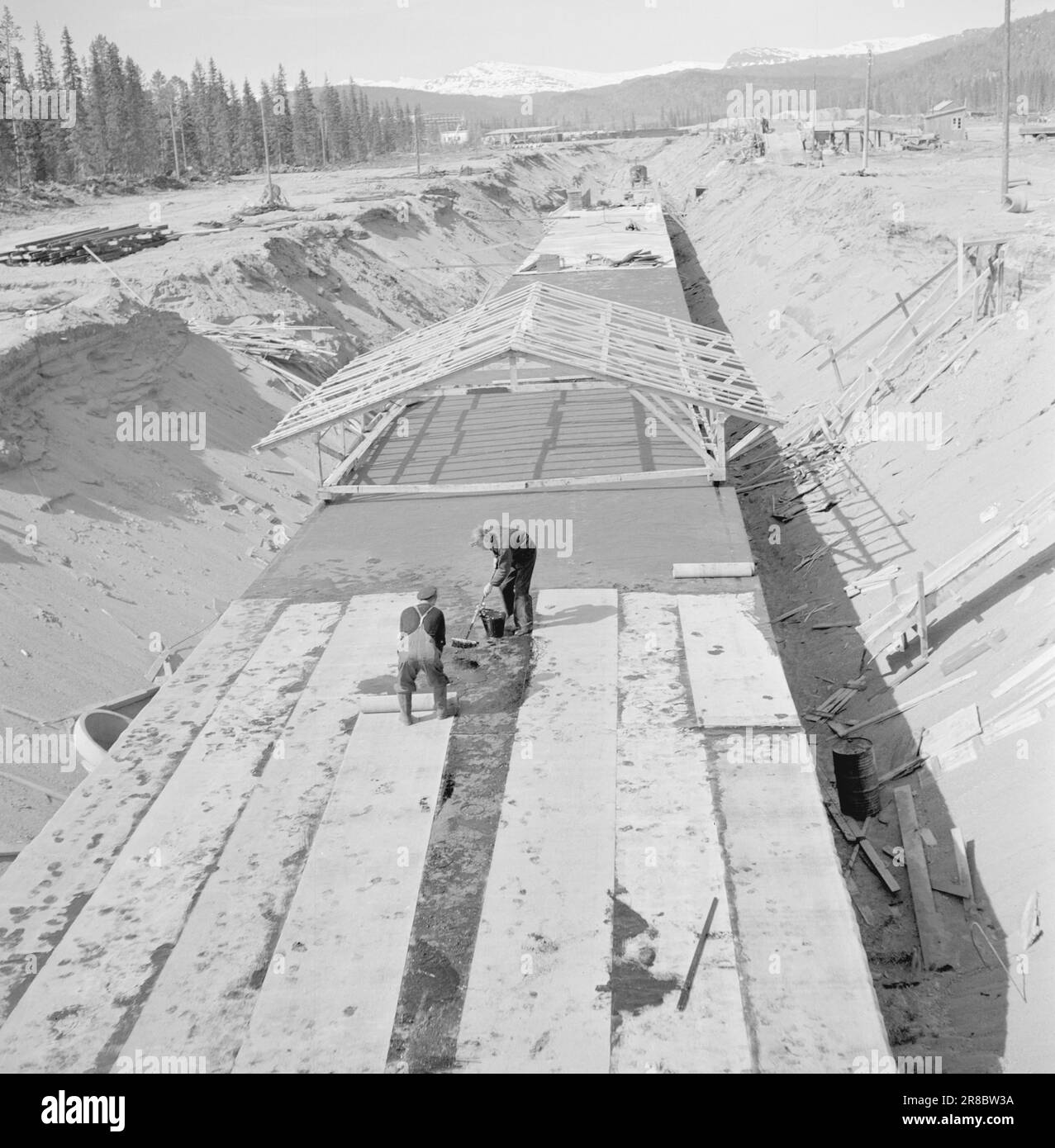 Two way tunnels Black and White Stock Photos & Images - Alamy