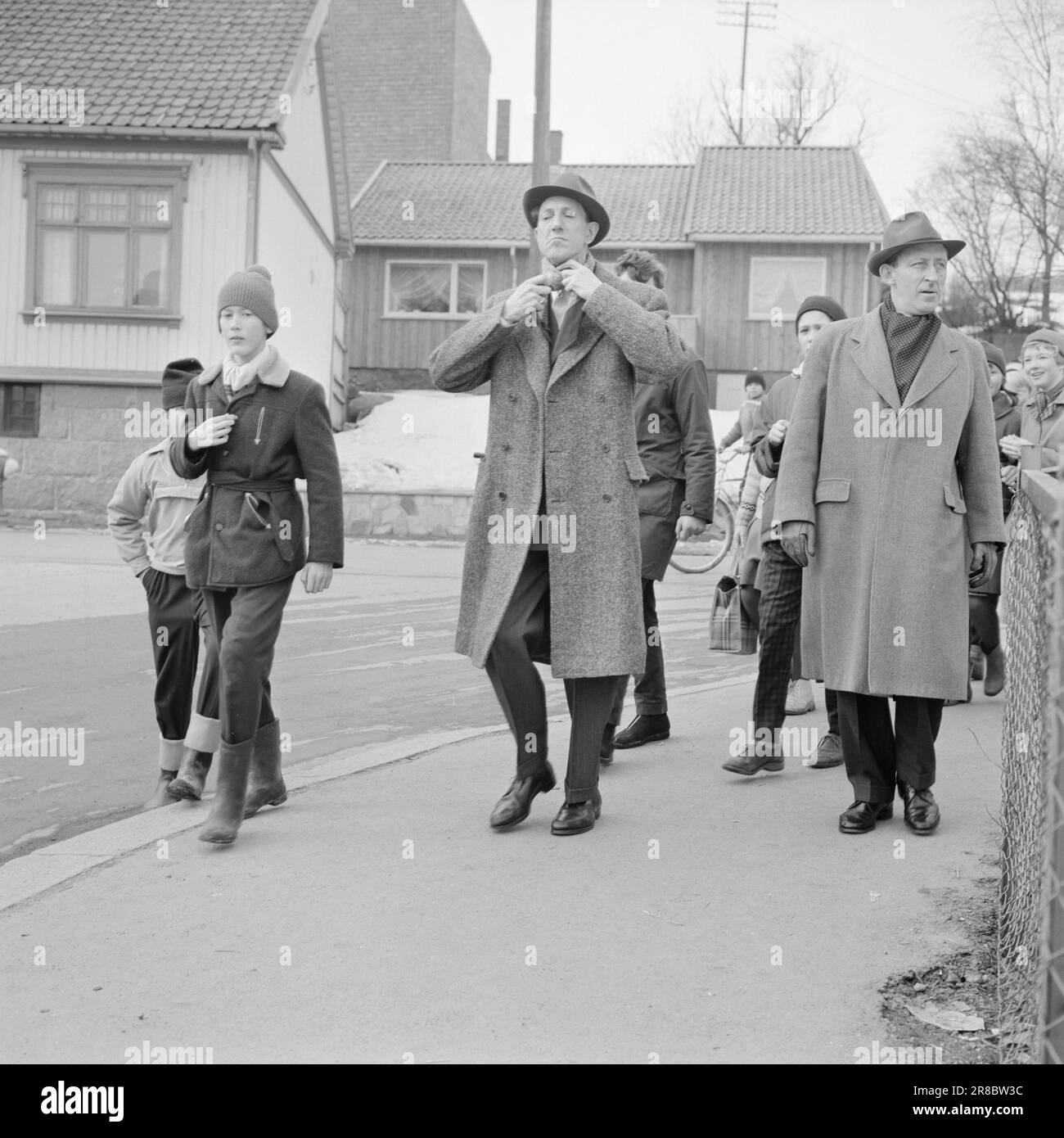 Actual 16-8-1960 : Sausages, jus and Juster [picture 0044]Actors Leif ...