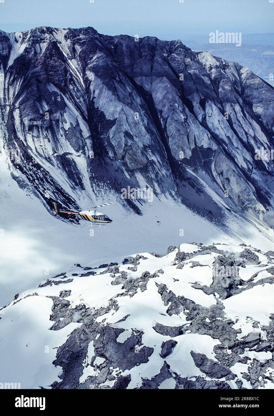 Mount saint helens eruption helicopter hi-res stock photography and ...
