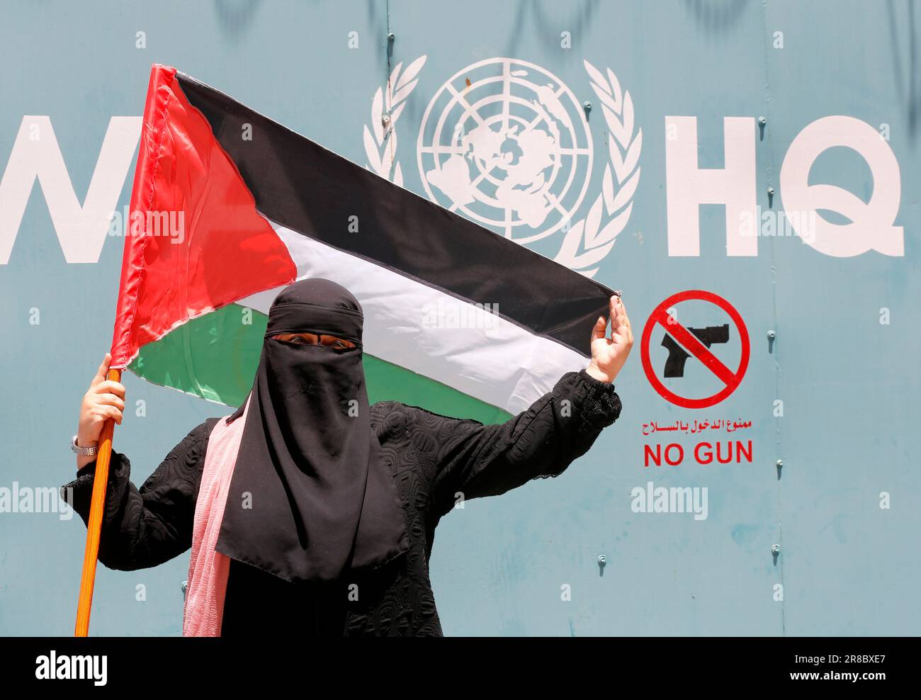 Flag of united nations hi-res stock photography and images - Alamy