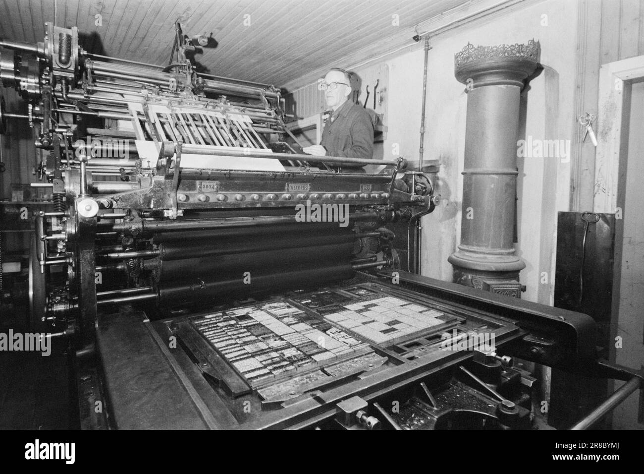 Current 51-1-1960: They mirror the day and night in Røros.Report on the ...