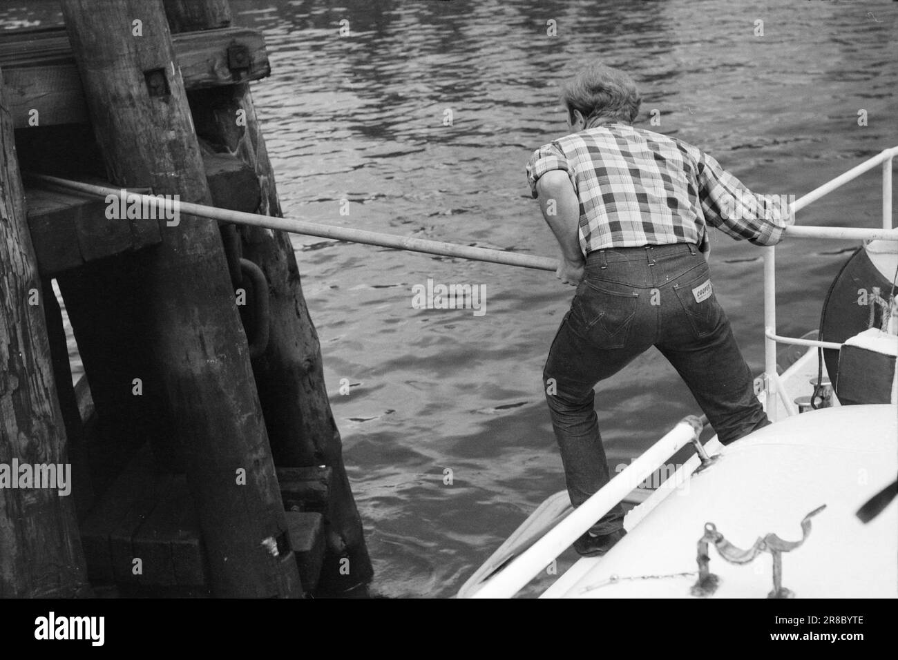 Current 26-4-1960: Water under the wings Norway's first hydrofoil boat ...