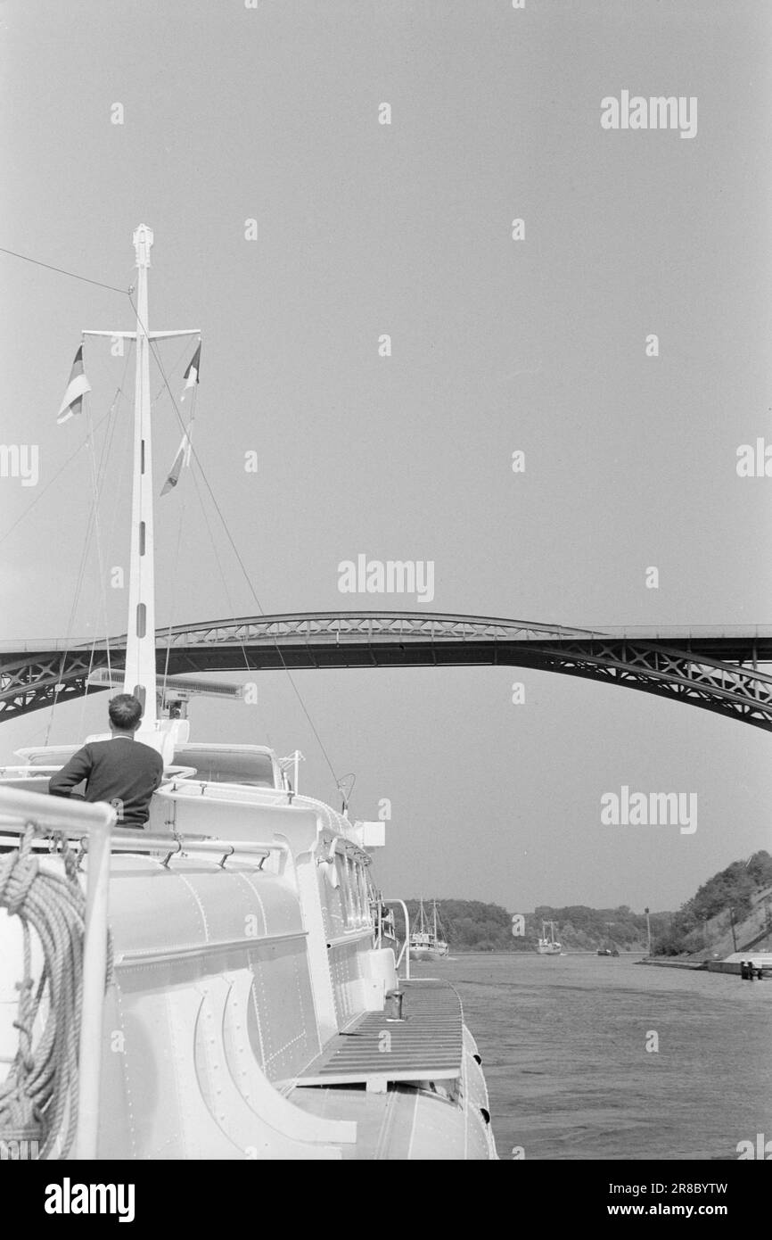 Current 26-4-1960: Water under the wings Norway's first hydrofoil boat ...