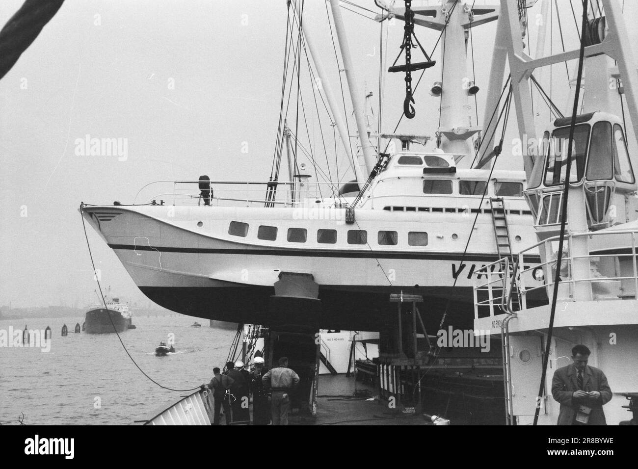 Current 26-4-1960: Water under the wings Norway's first hydrofoil boat ...