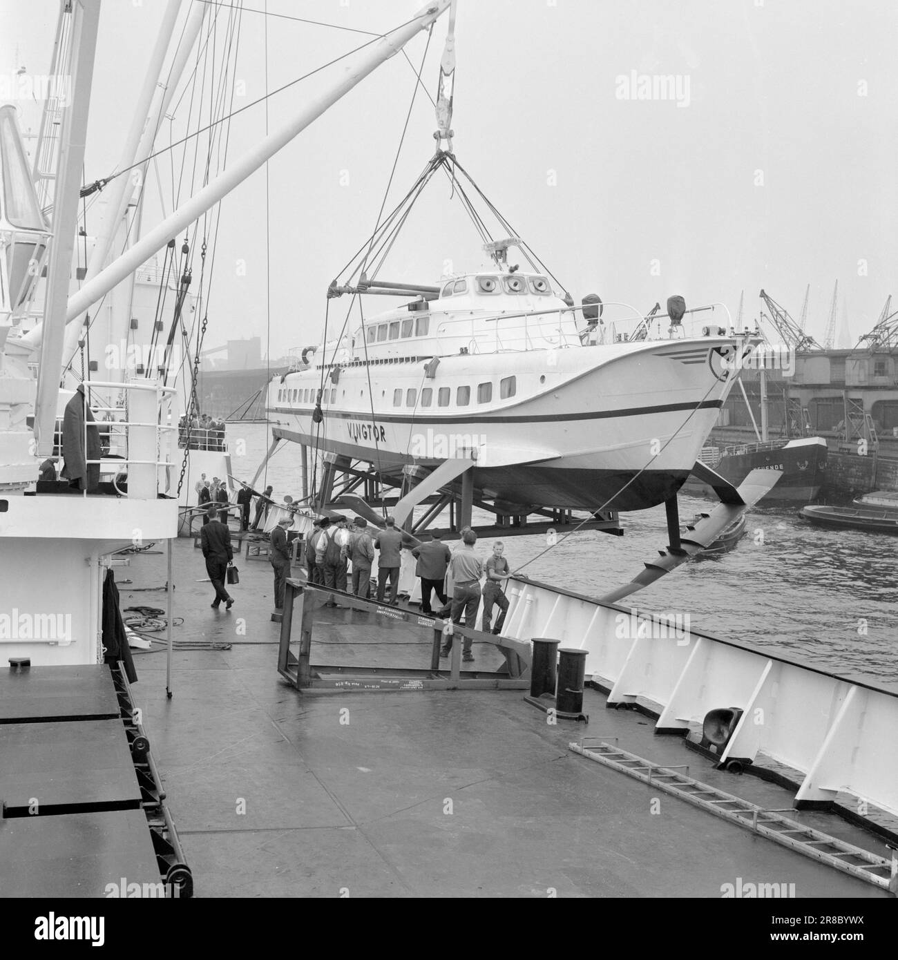 Current 26-4-1960: Water under the wings Norway's first hydrofoil boat ...