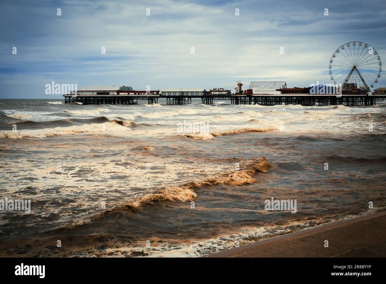 Sea sky blue england hi-res stock photography and images - Alamy