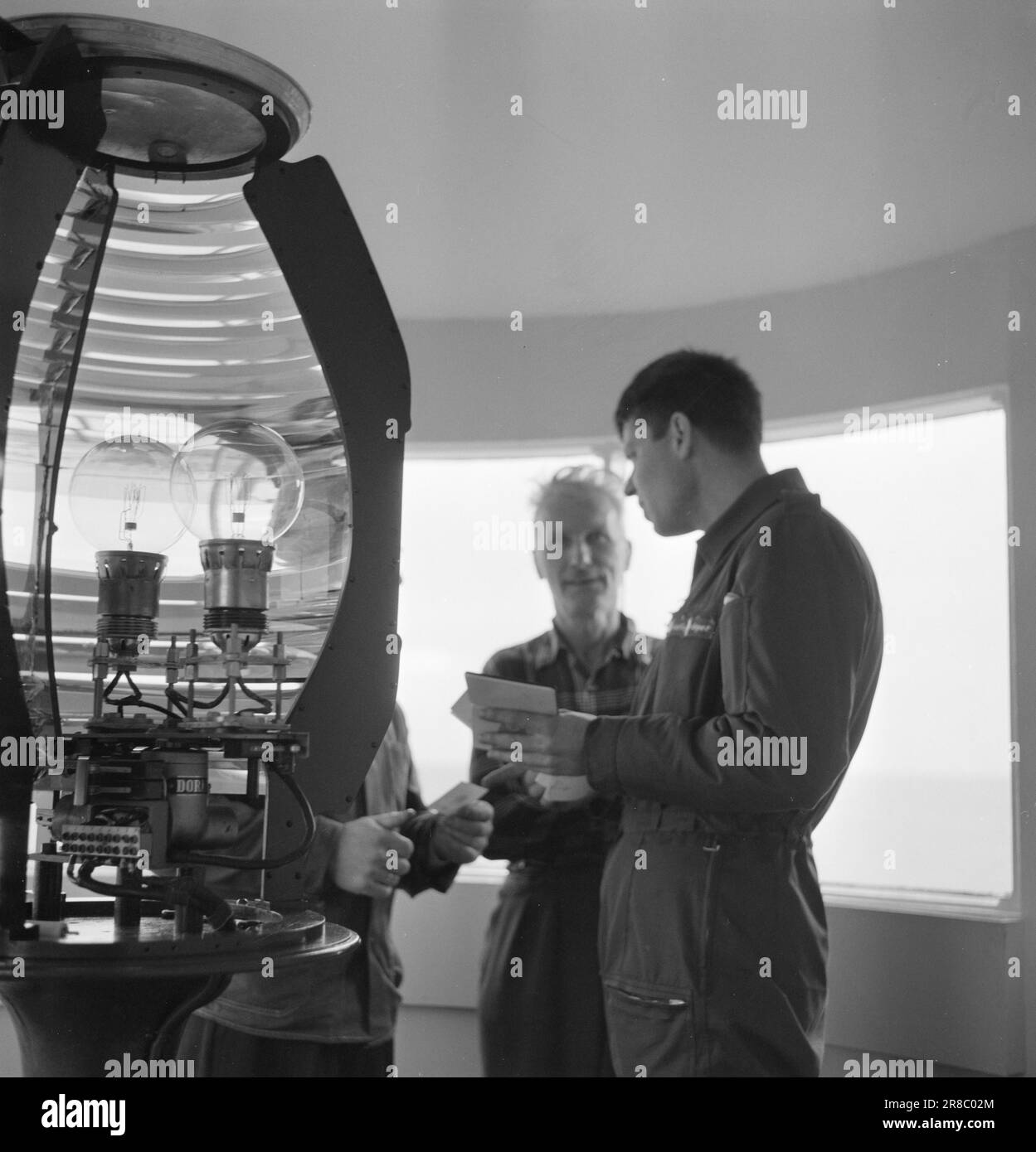 Current 48-10-1960 : Who wants a free car? The lucky finger race has ...