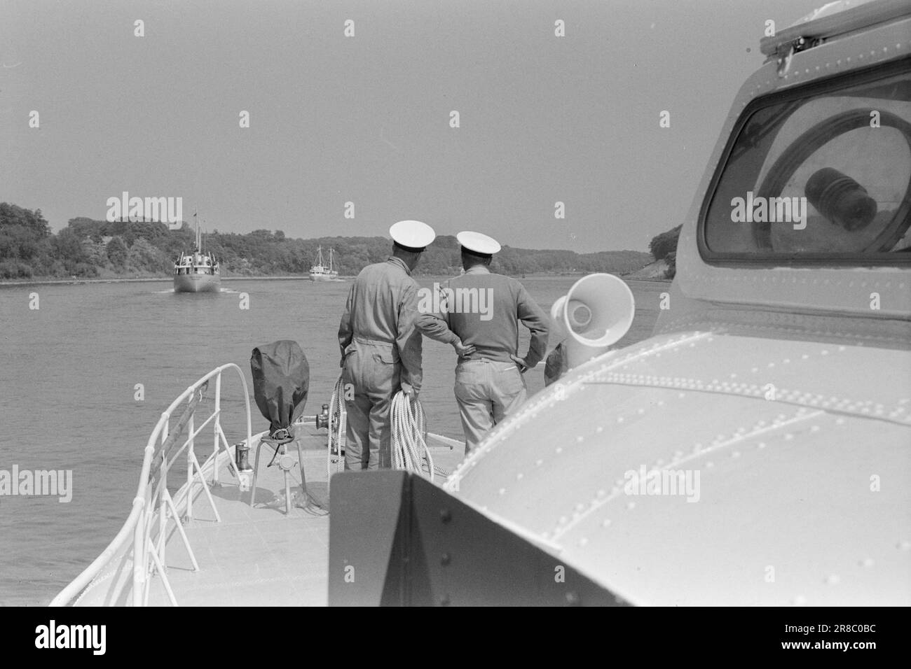 Current 26-4-1960: Water under the wings Norway's first hydrofoil boat ...