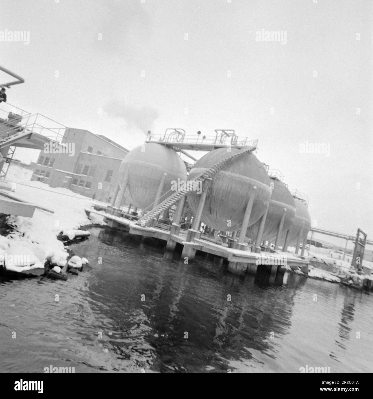 Current 14-10-1960: Norsk Hydro A working day is over, a new one has ...