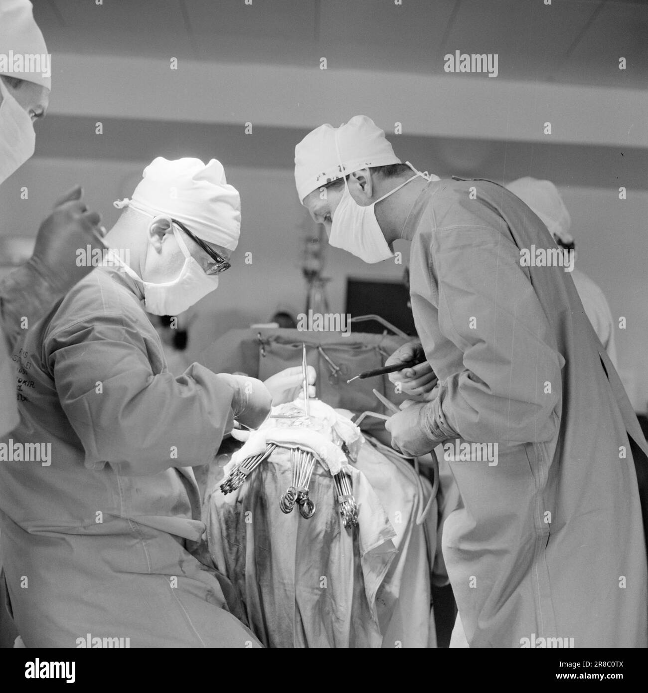 Current 16-9-1960: A glimpse into the brain For five hours the surgeon ...
