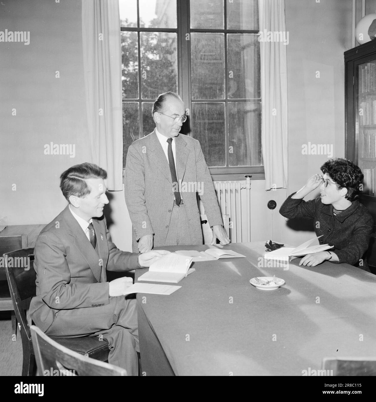 University students studying 1960 hi-res stock photography and images ...