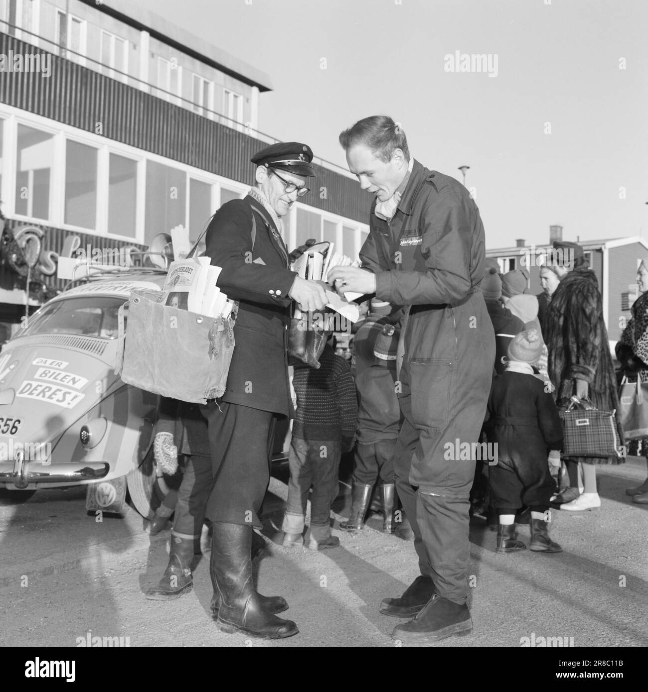 Actual 55-7-1960: Lucky finger spurt The lucky finger car drove to the ...