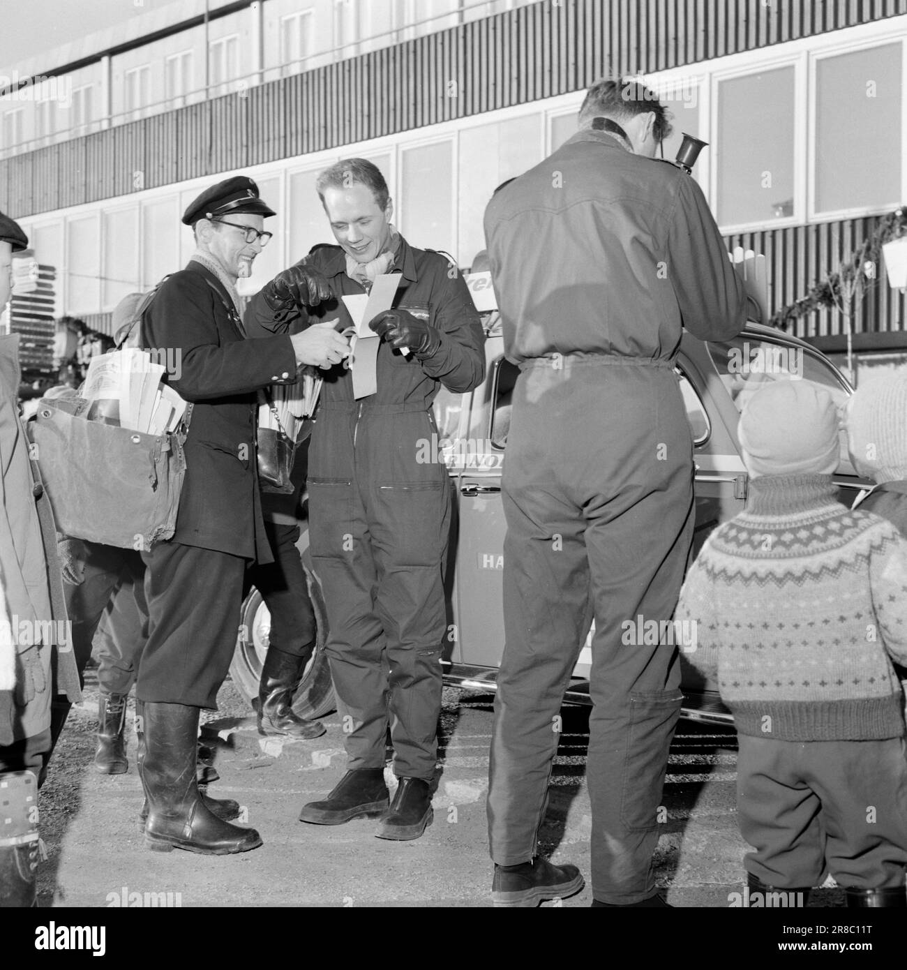 Actual 55-7-1960: Lucky finger spurt The lucky finger car drove to the ...