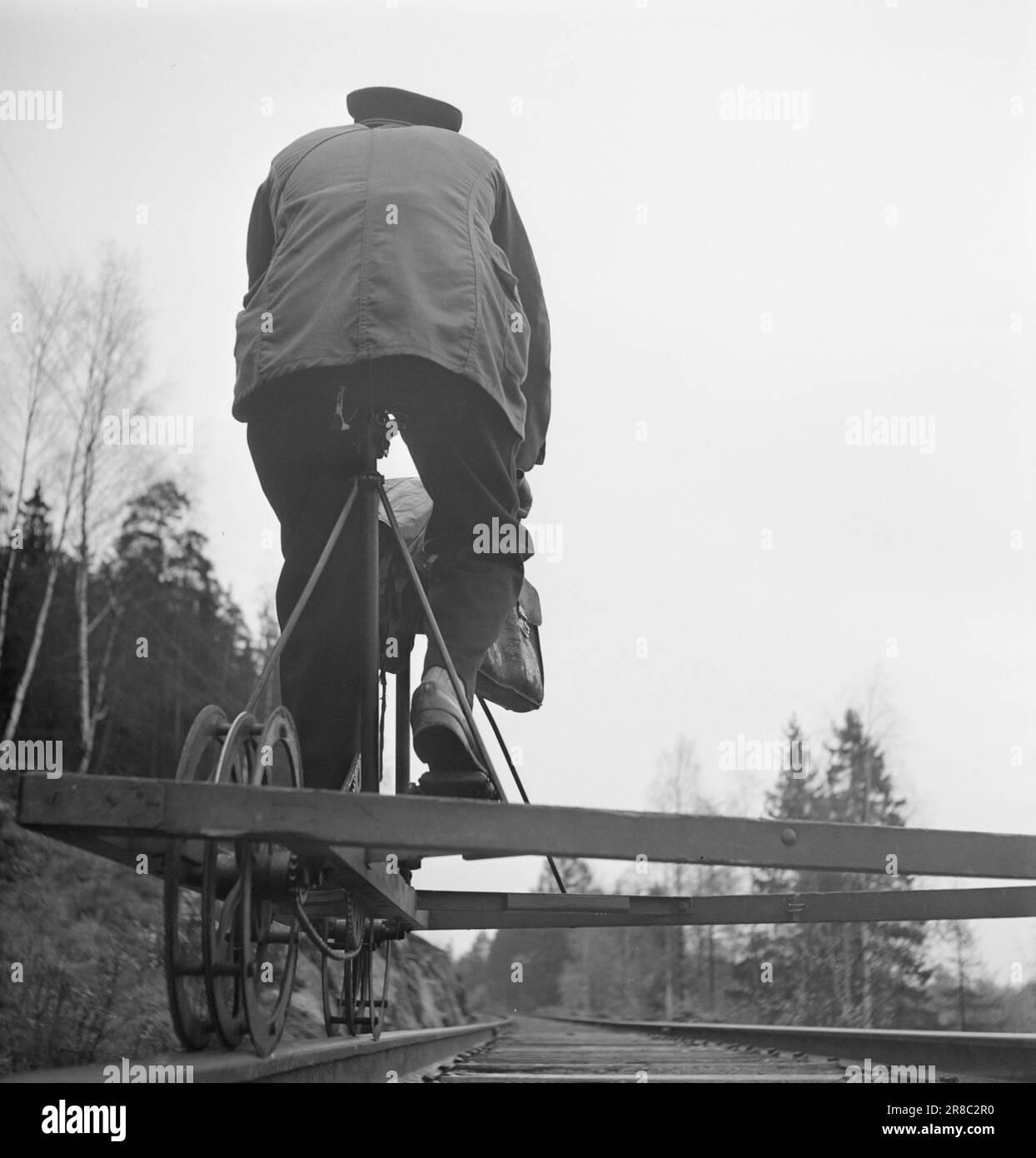 Current 25-26-1948: Do they feel safe on a train at full speed [picture ...