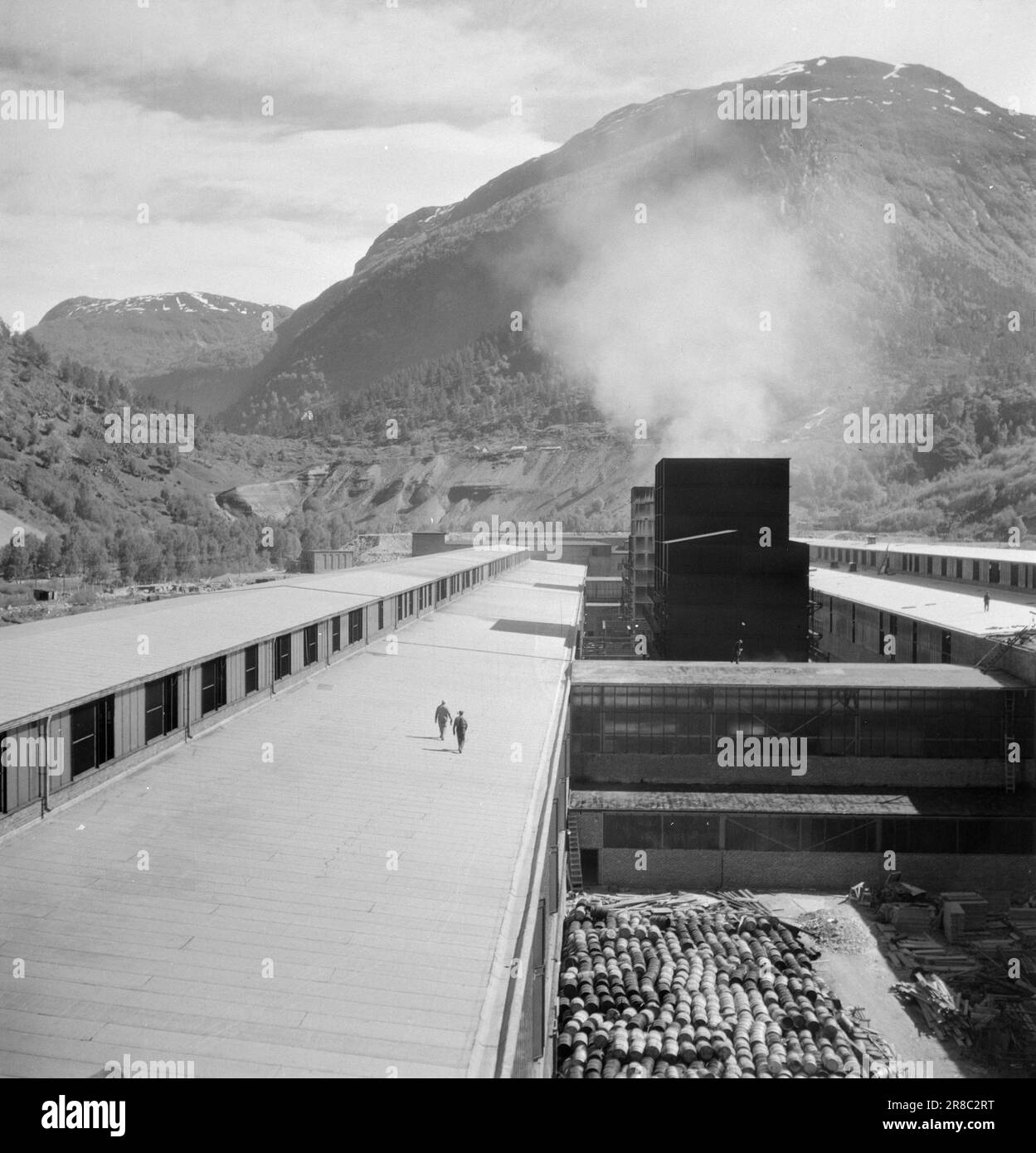 Actual 12-1948: The giant factory in Årdal. Årdal works.The dimensions ...