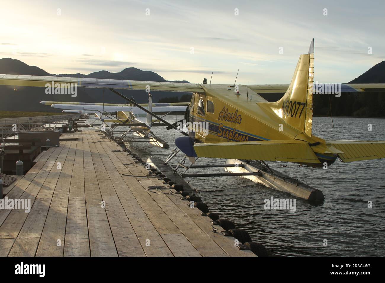 Float Planes Alaska, for bear viewing, Admirality island, pack creek ...