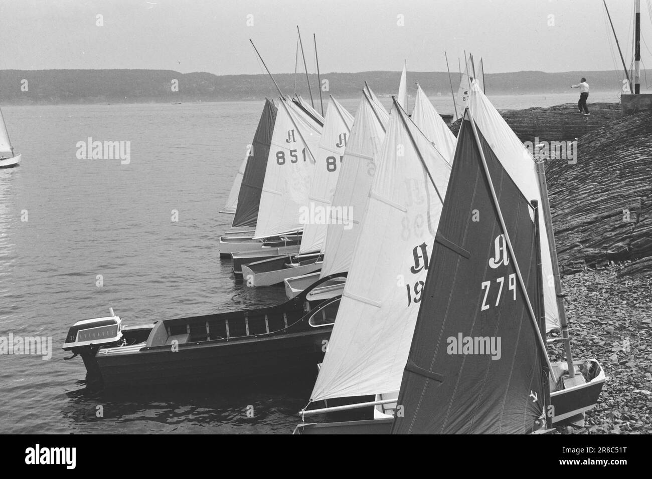 Current 29-3-1960 : Breeze in small sails. Future great sailors start ...