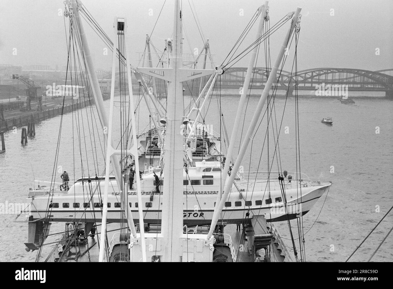 Current 26-4-1960: Water under the wings Norway's first hydrofoil boat ...
