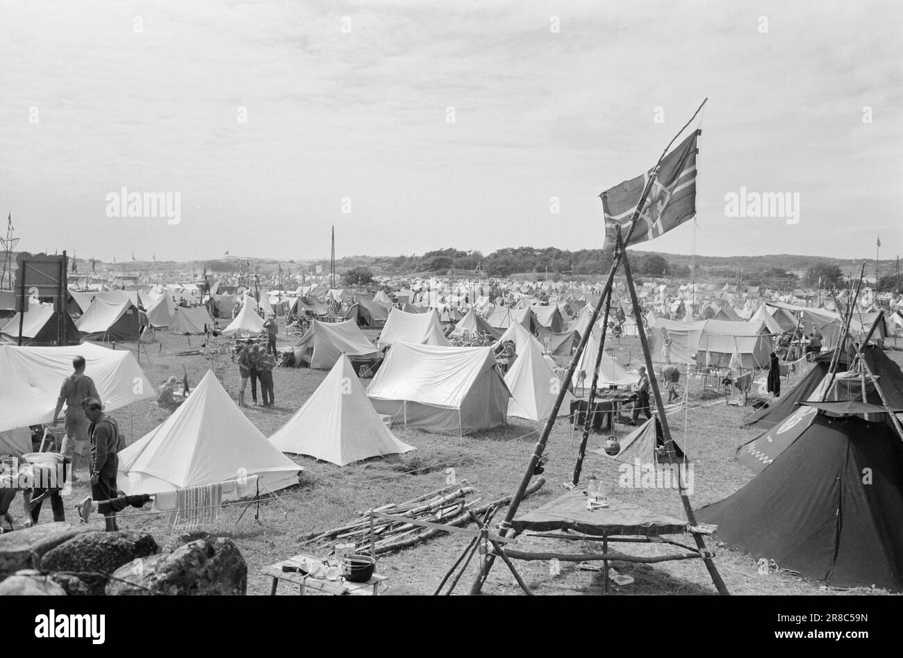 Actual 35-3-1960: 9,000 set up camp Giant camp on historical grounds ...