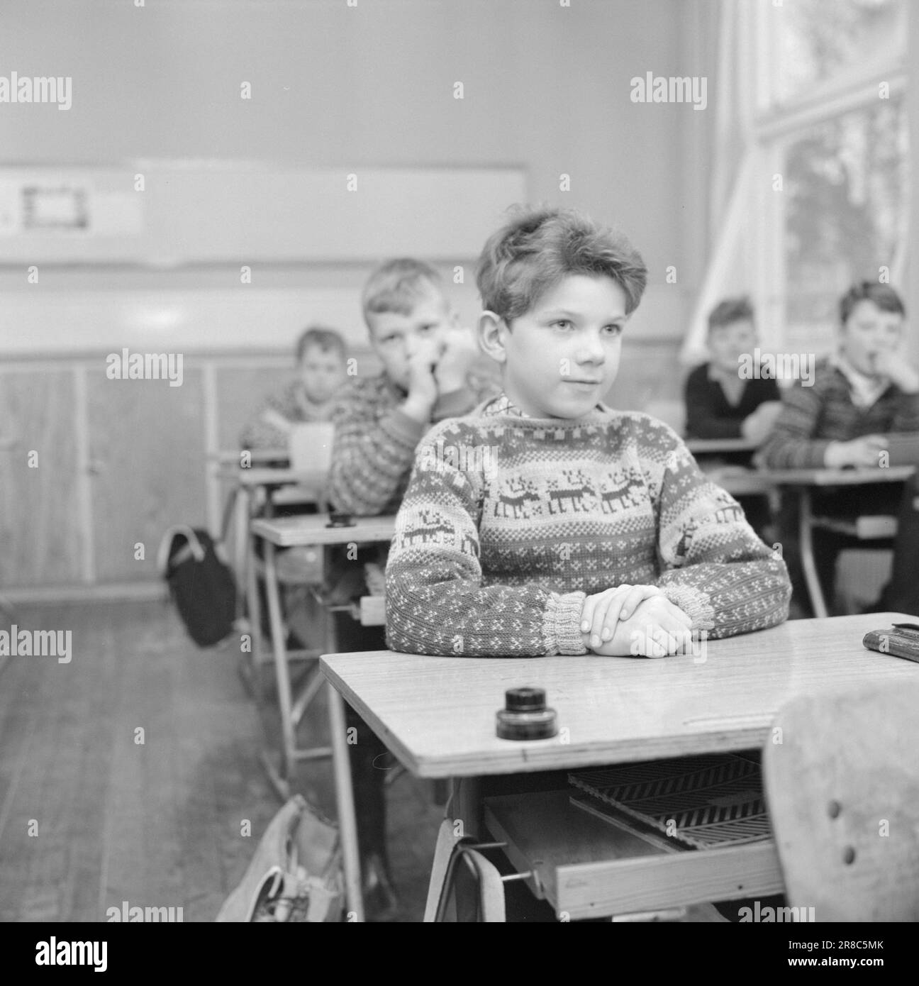 Actual 53-5-1960: Money sprinkled on the school children The school ...