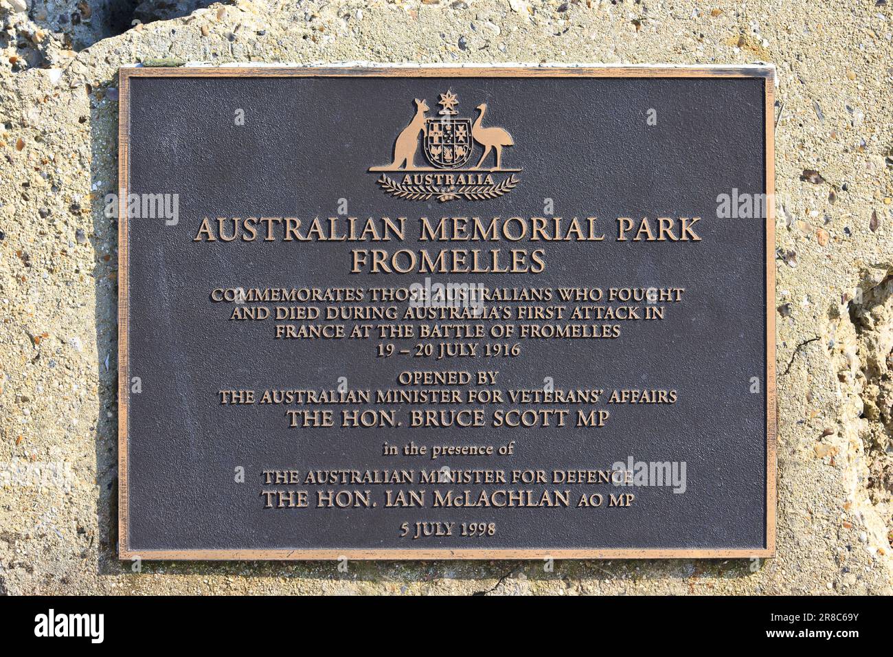 Commemorative plaque at the Cobbers Memorial (1998) by Peter Corlett at ...