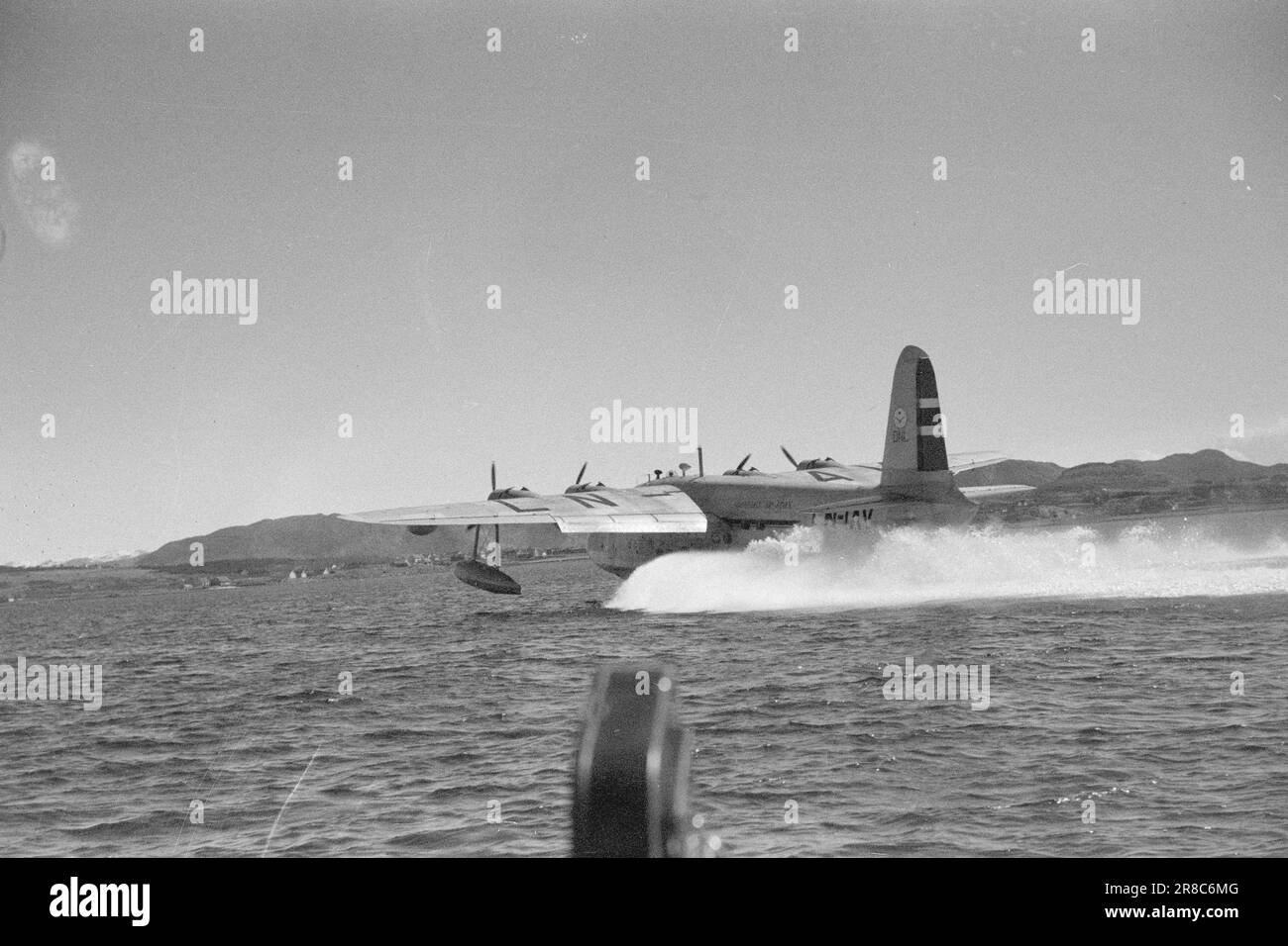 Current 10-1947: The flying express route Along Norway with the flying ...