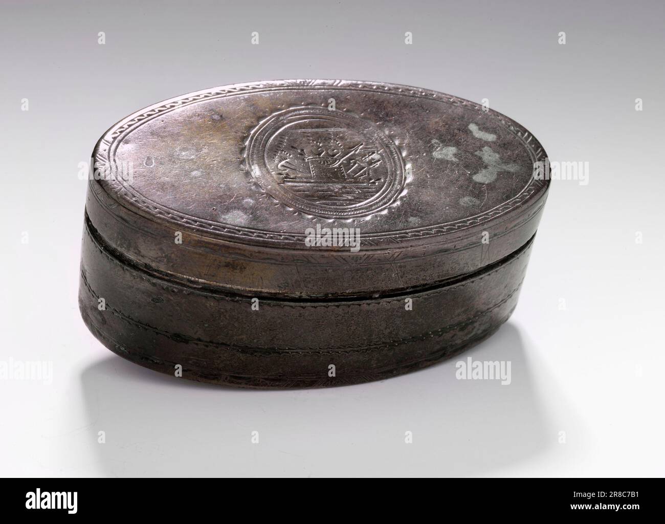 Vintage snuffbox hi-res stock photography and images - Alamy