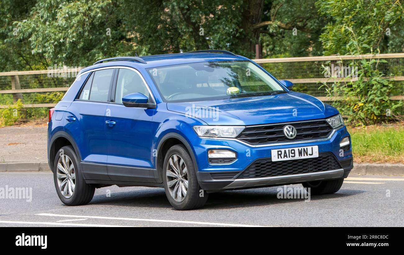 Auto volkswagen t roc hi-res stock photography and images - Alamy