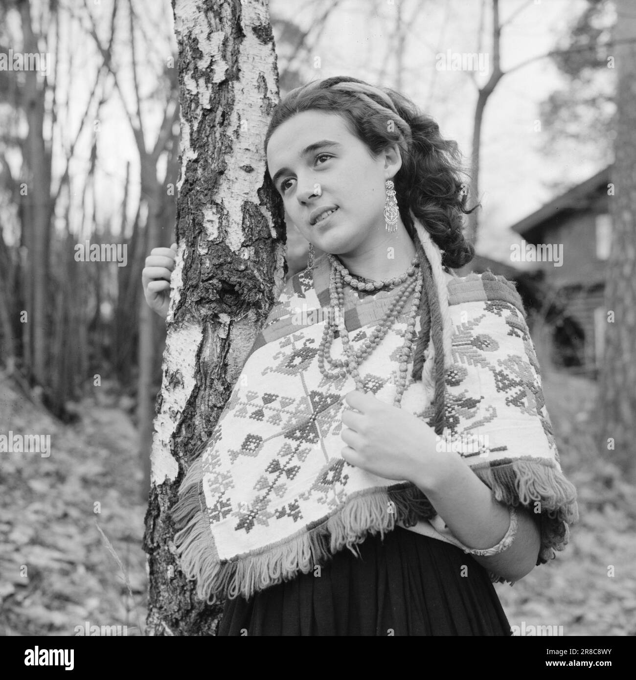 Current 23-11-1960: Mireya dances Mireya Maples is 17 years old and the ...