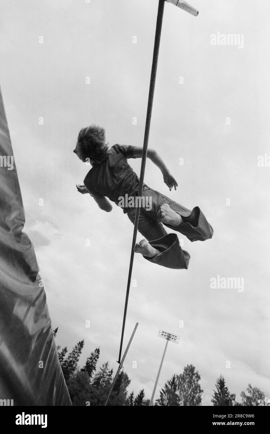 Current 34 - 5 - 1974: Falkum goes liveStud. with. Leif Roar Falkum ...