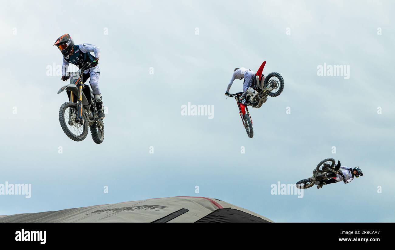 Amazing dirt bike tricks Stock Photo - Alamy
