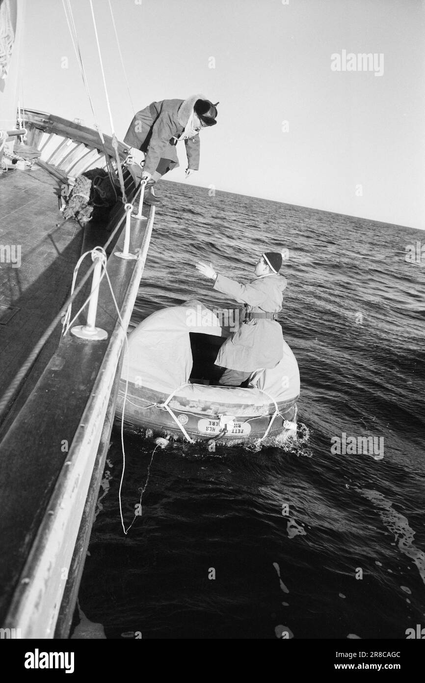 Current 15-6-1960 : When ships go down Aktuell's employee tries out new ...