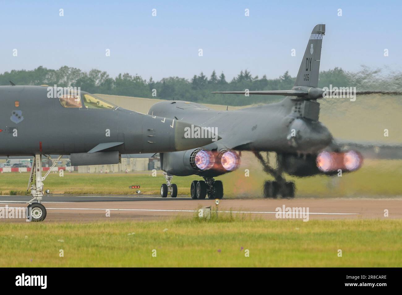 B 1 lancer bomber hi-res stock photography and images - Alamy