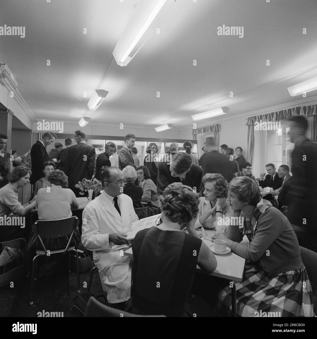 Current 40-1-1960: Professor becomes student A 56-year-old professor in ...