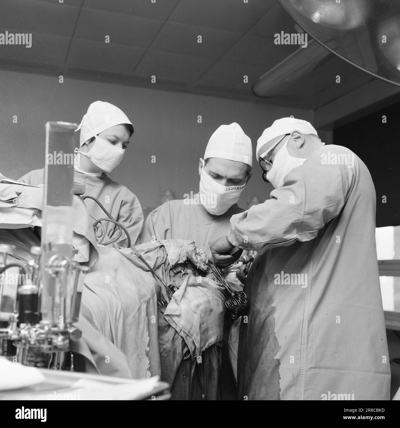 Current 16-9-1960: A glimpse into the brain For five hours the surgeon ...