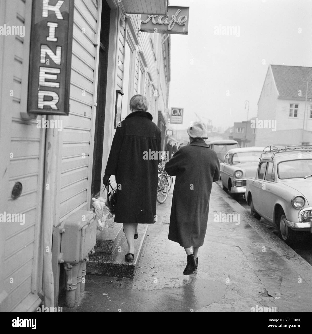 Actual 6-7-1960: On old plots Anne-Marie Rockefeller from Søgne ...